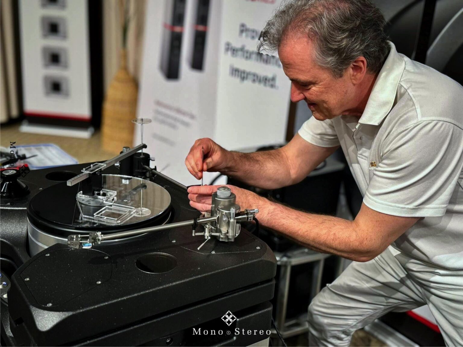 Acoustical Systems A*Stellar Turntable – Ultimate High-Fidelity